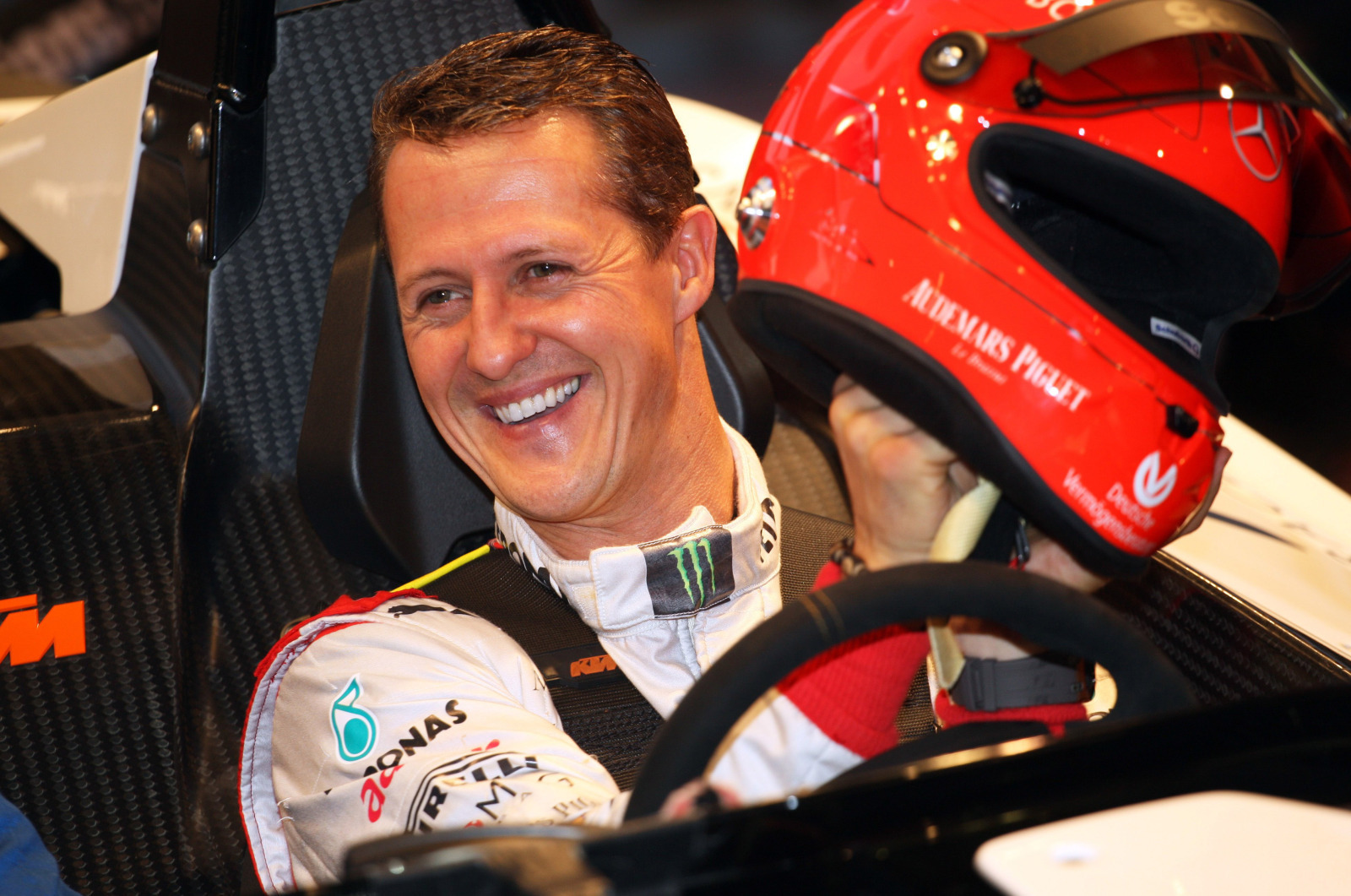 Após seis meses, Schumacher sai de coma e deixa hospital francês ...